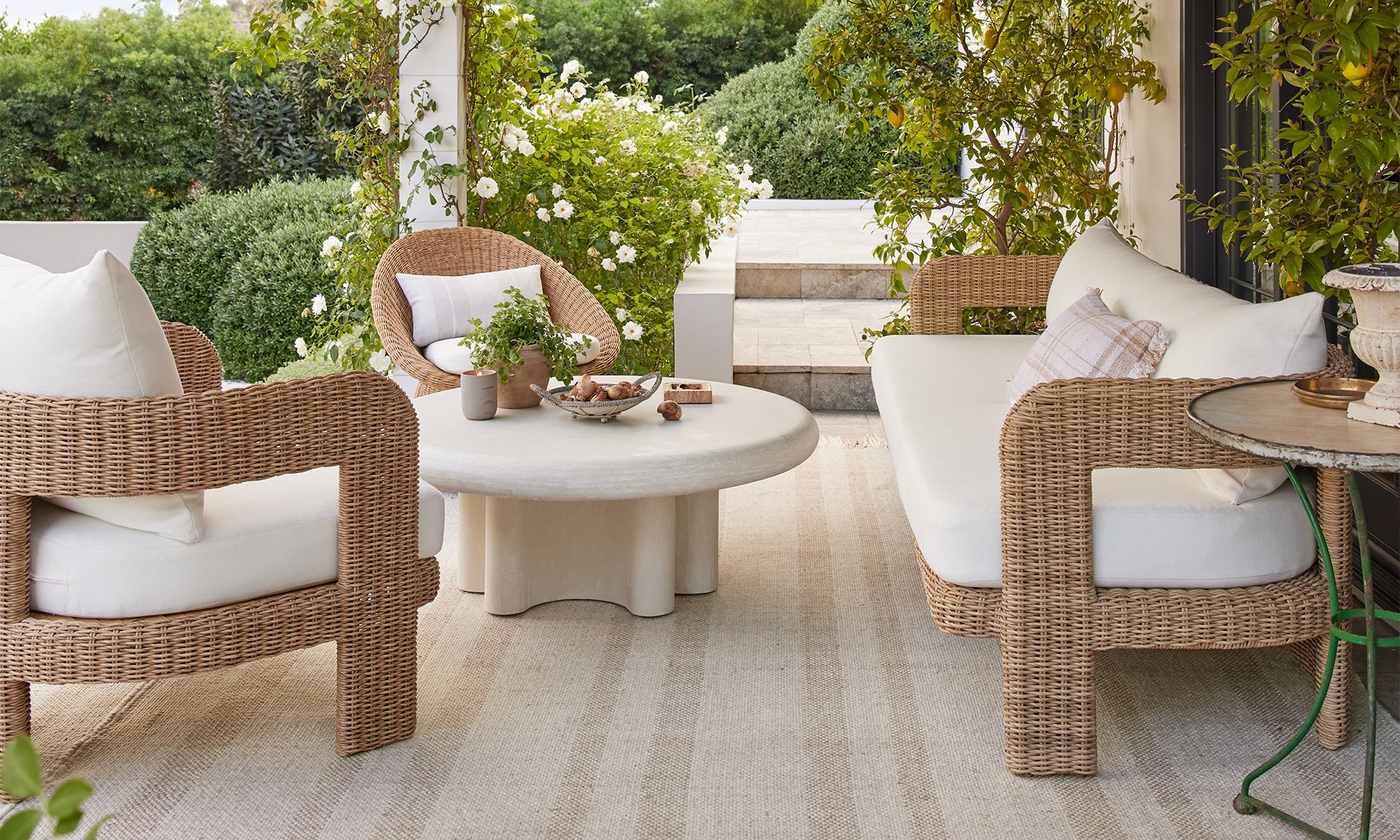 A Soft Sculptural Outdoor Lounge Look