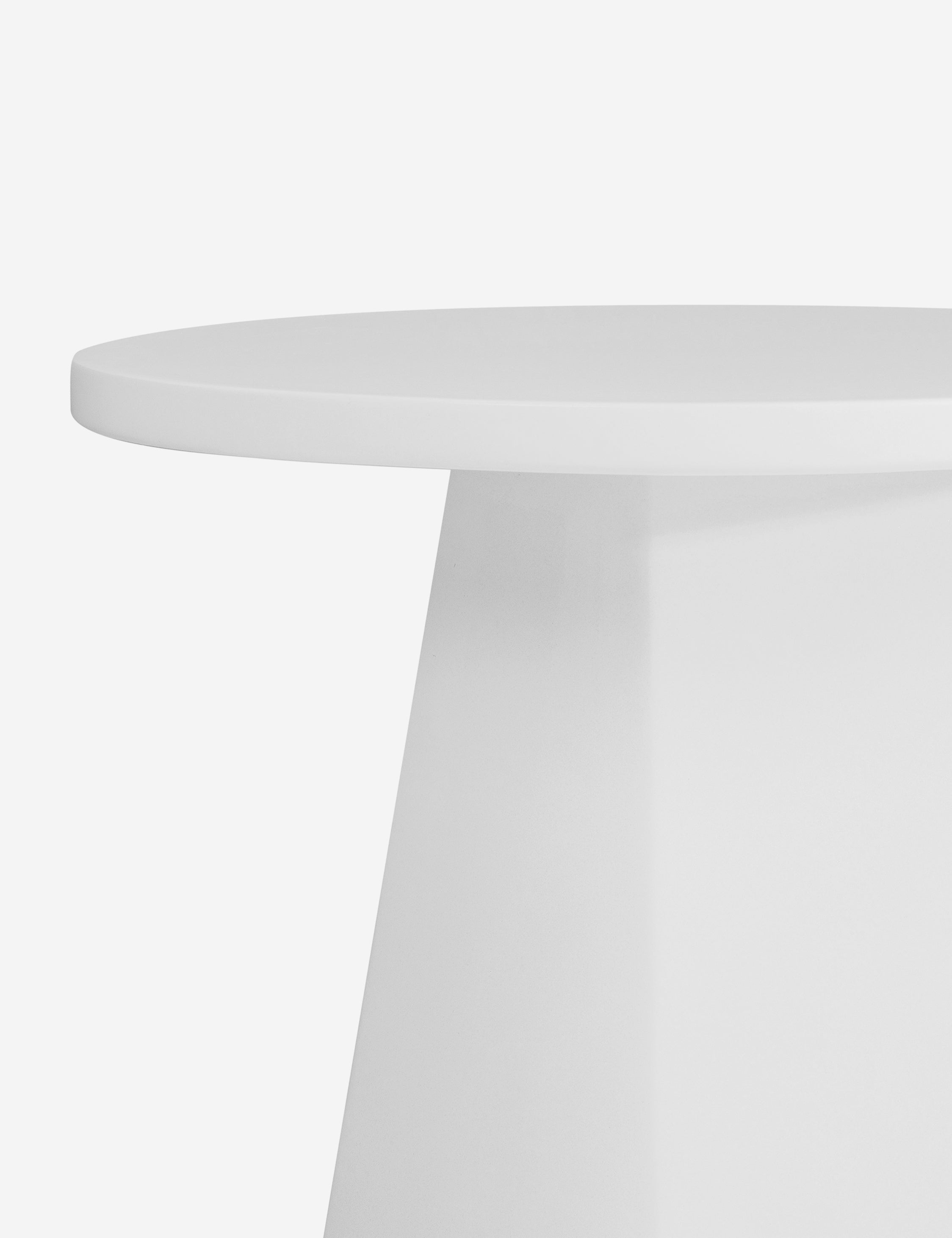 Terrell Indoor / Outdoor Round Concrete Side Table