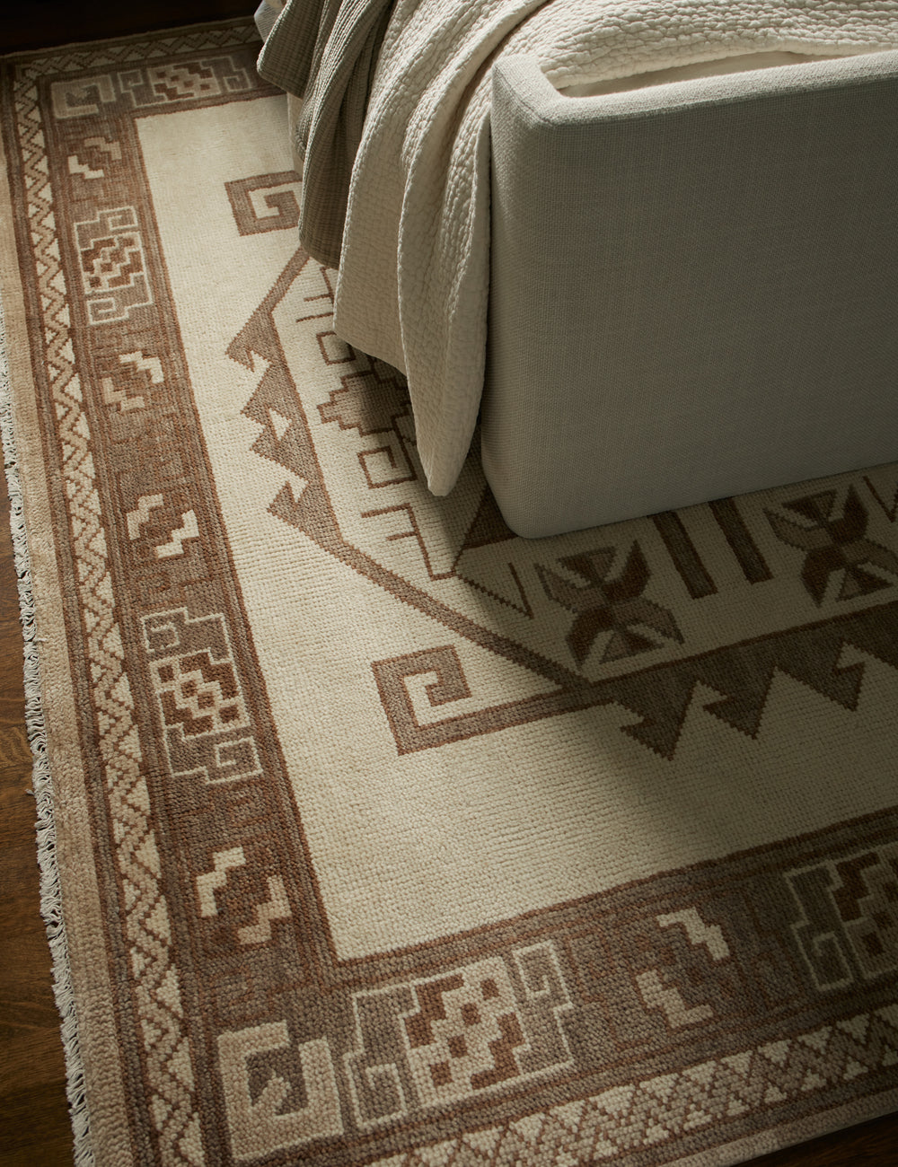 Lesi Traditional Rug