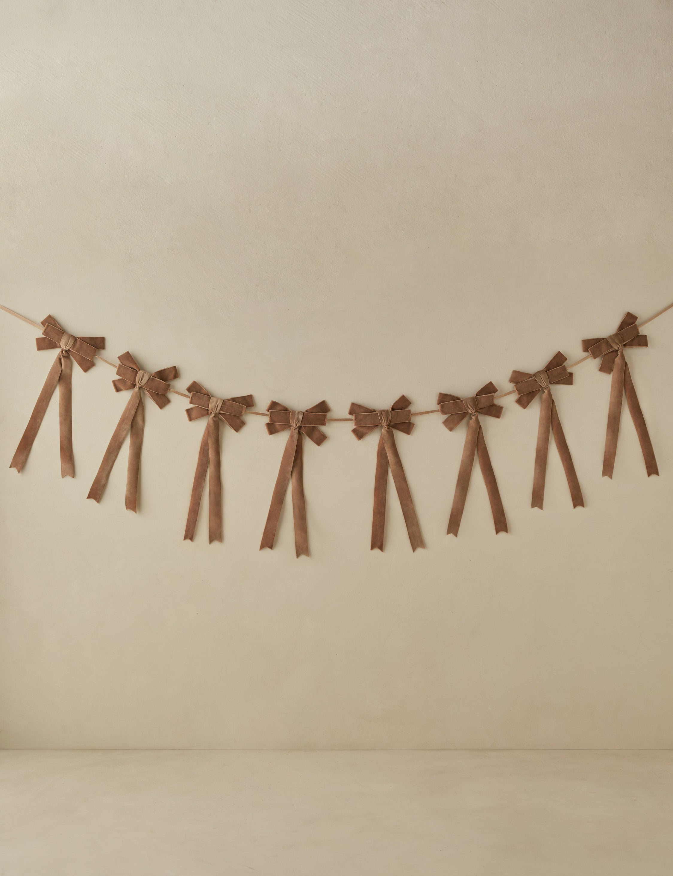 Mauree Velvet Garland