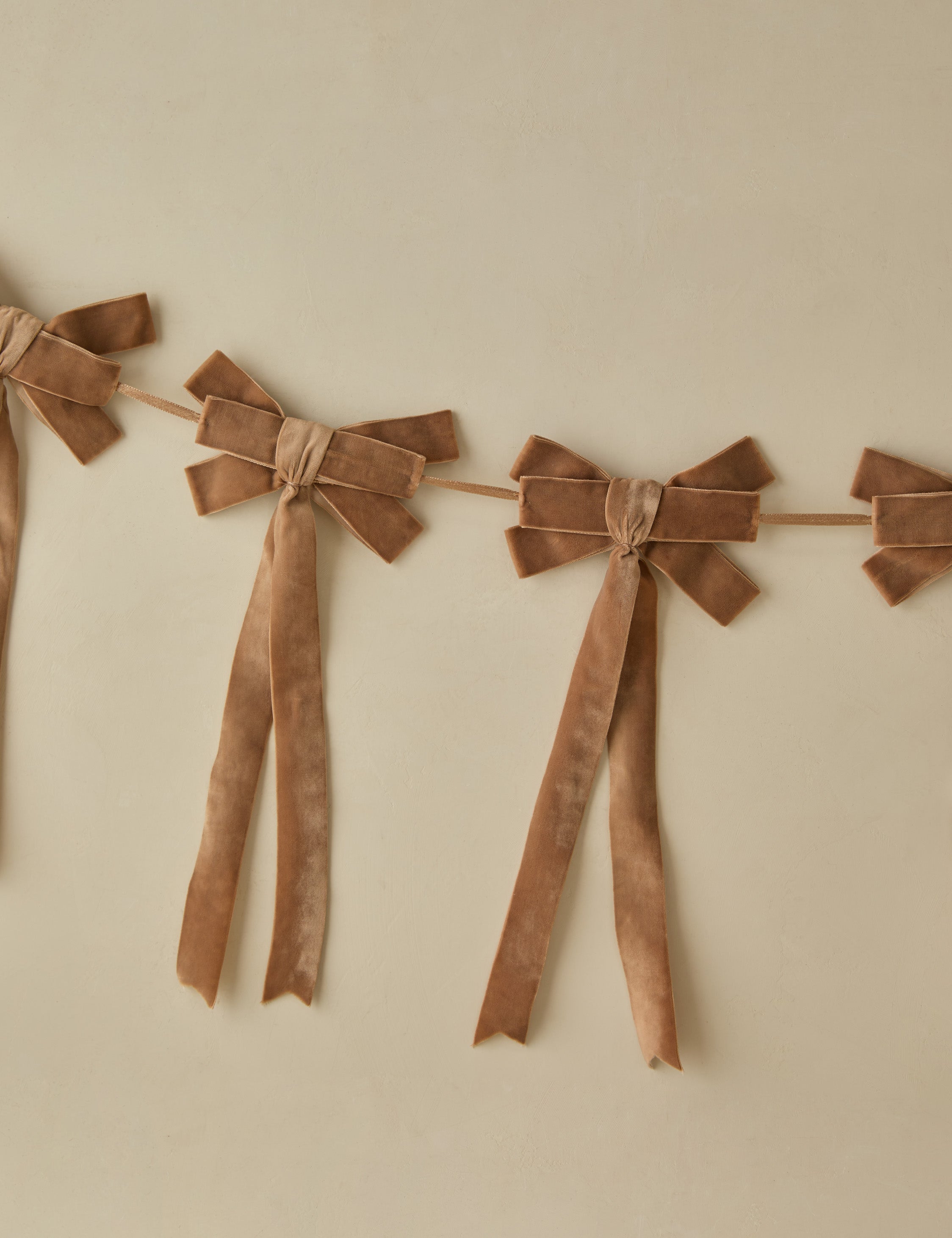 Mauree Velvet Garland