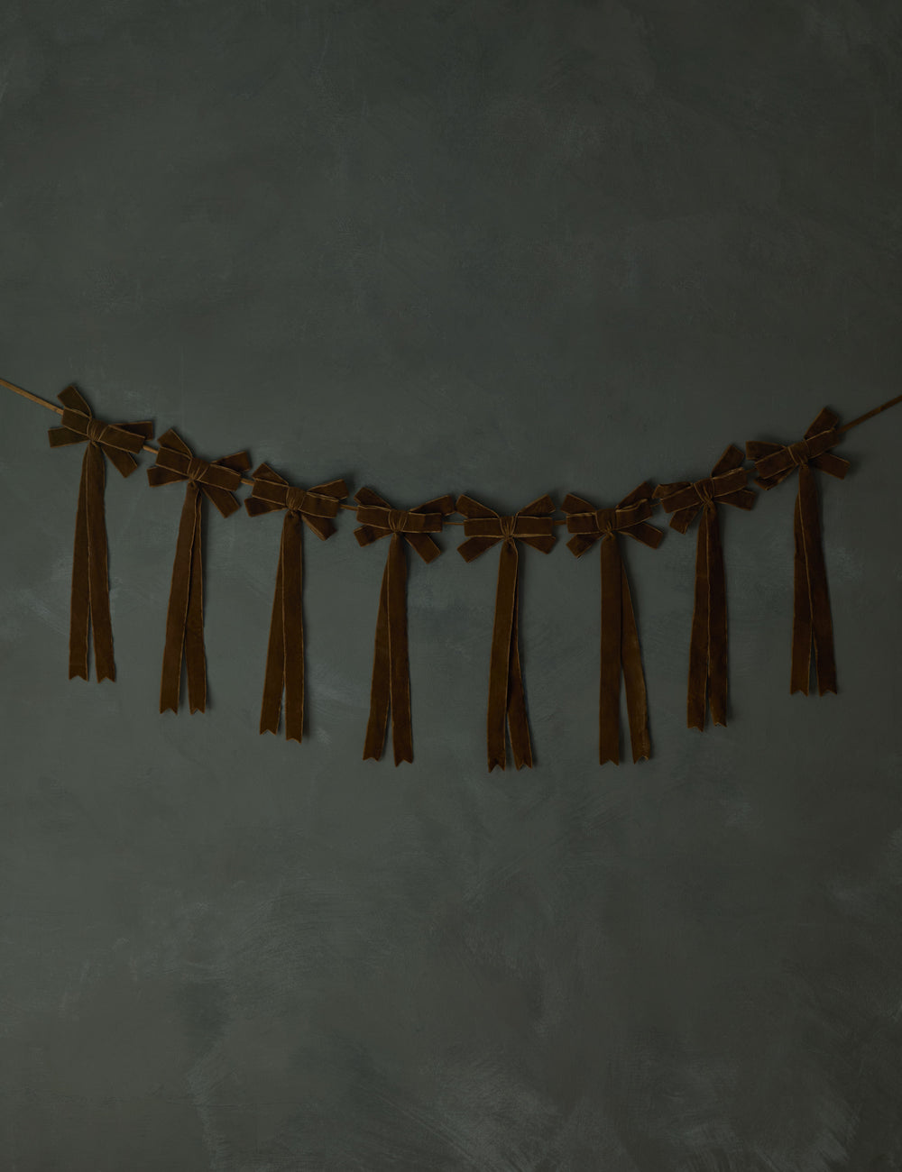 Mauree Velvet Garland