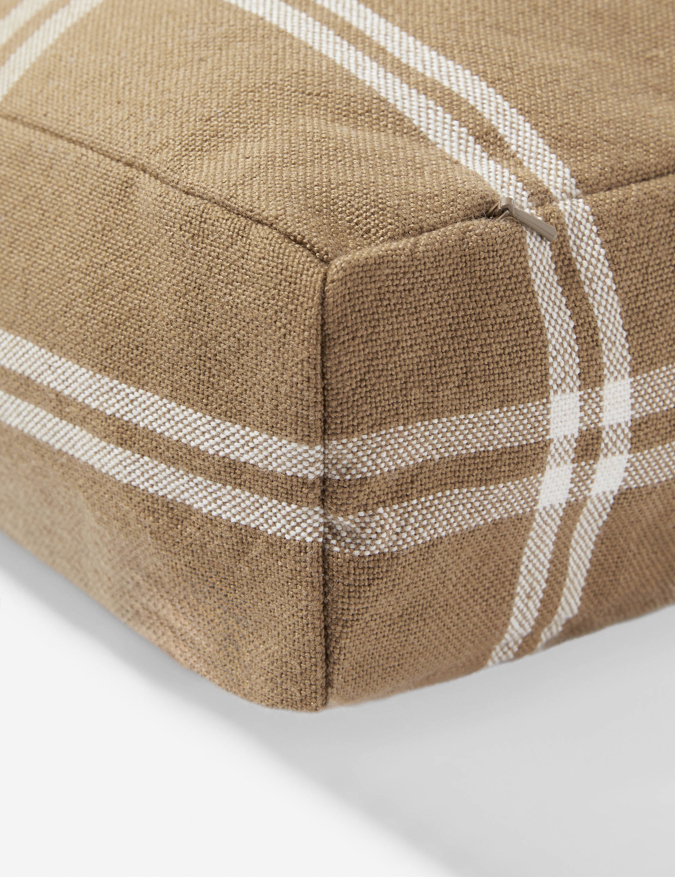 Rollo Plaid Dog Bed