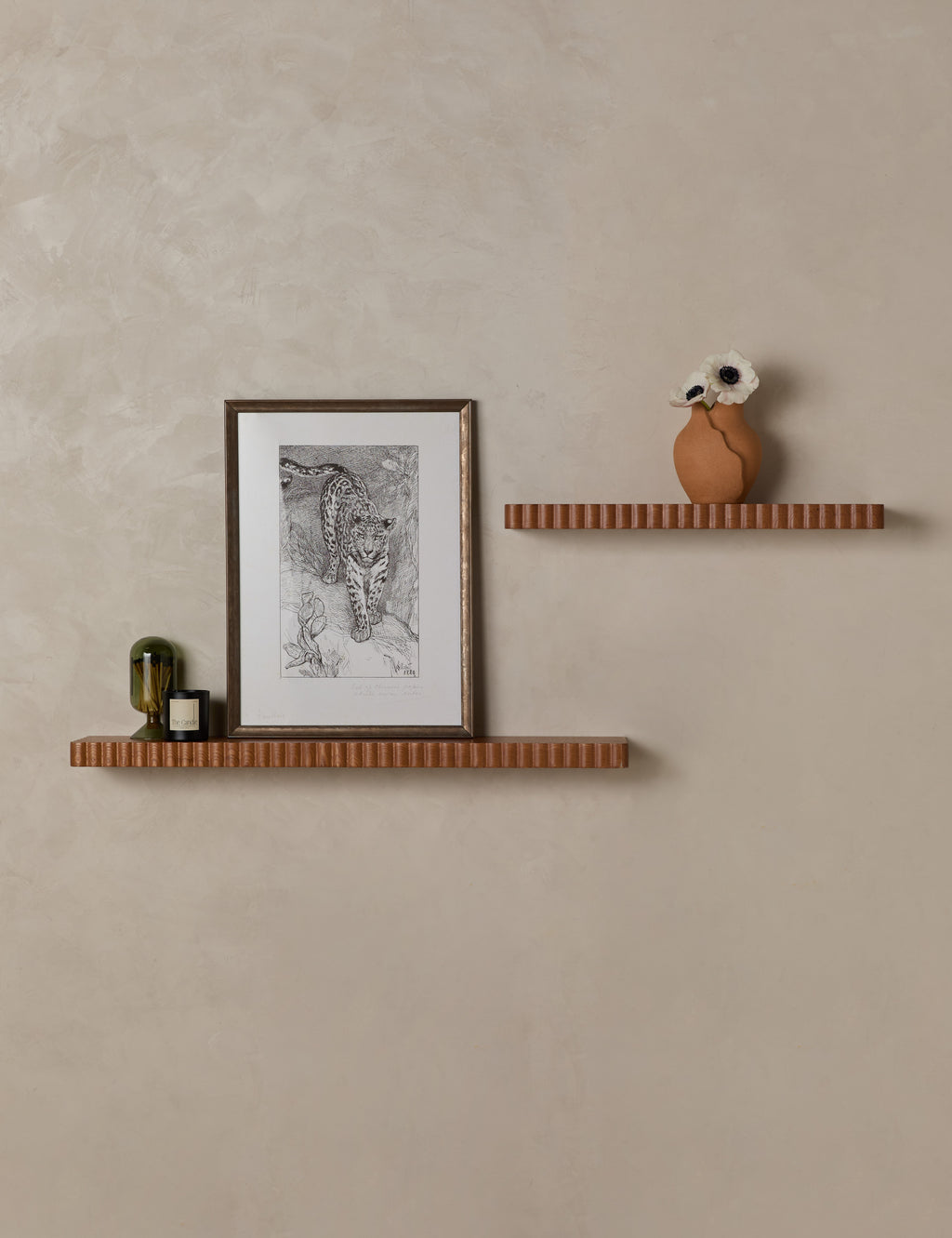 Suela Scalloped Edge Wall Shelf