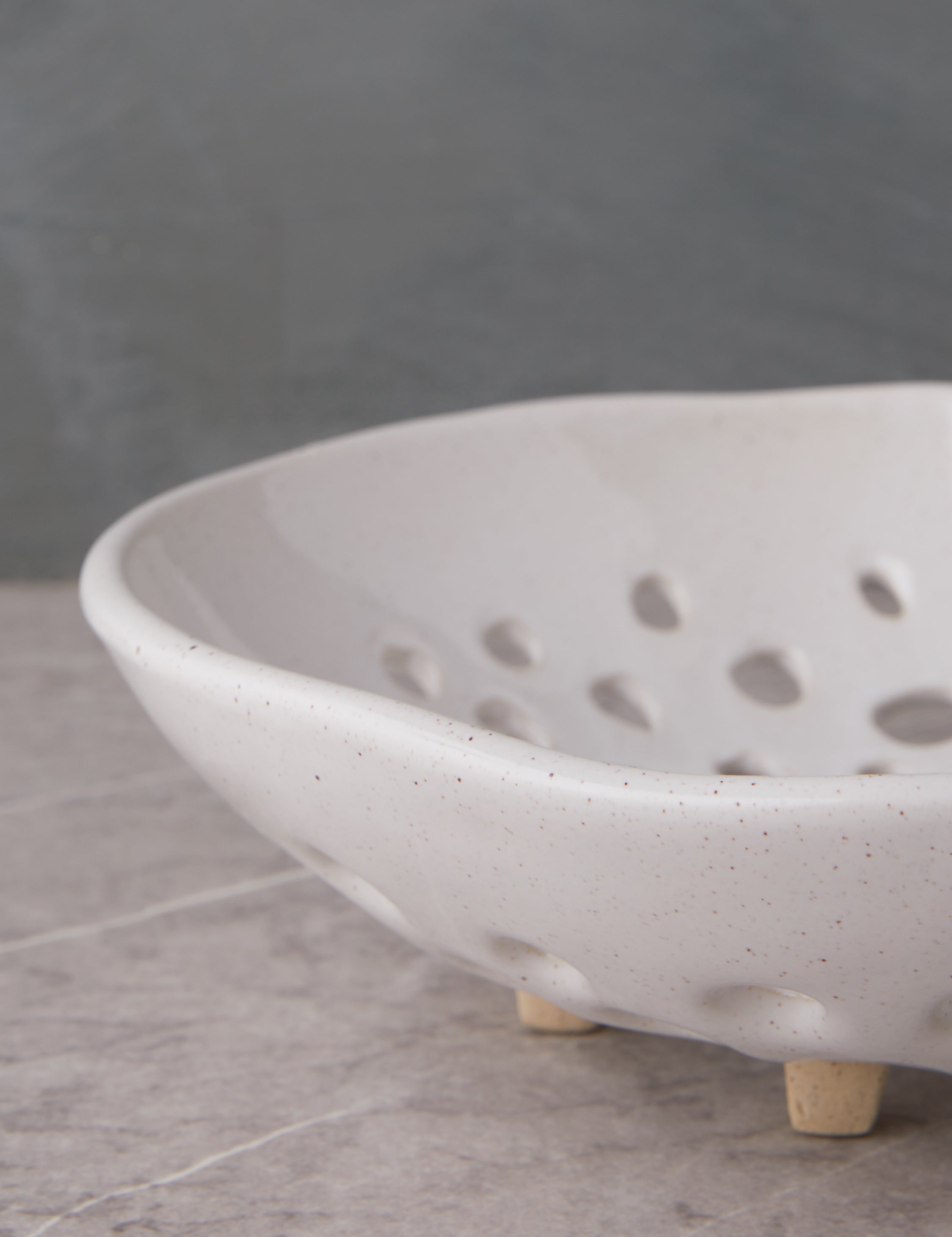 Rosaura Glazed Stoneware Colander