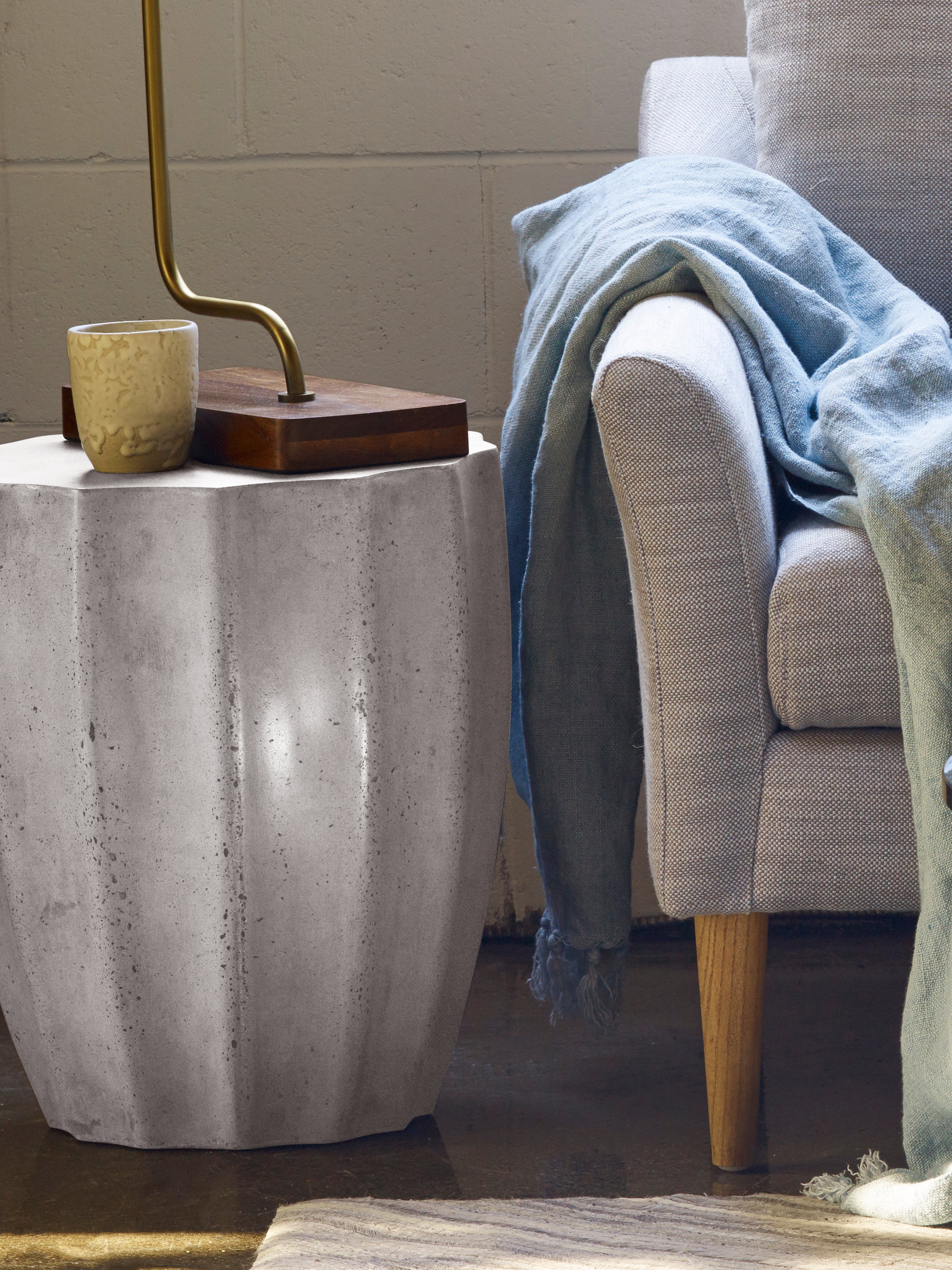 Kalake Indoor / Outdoor Round Concrete Stool